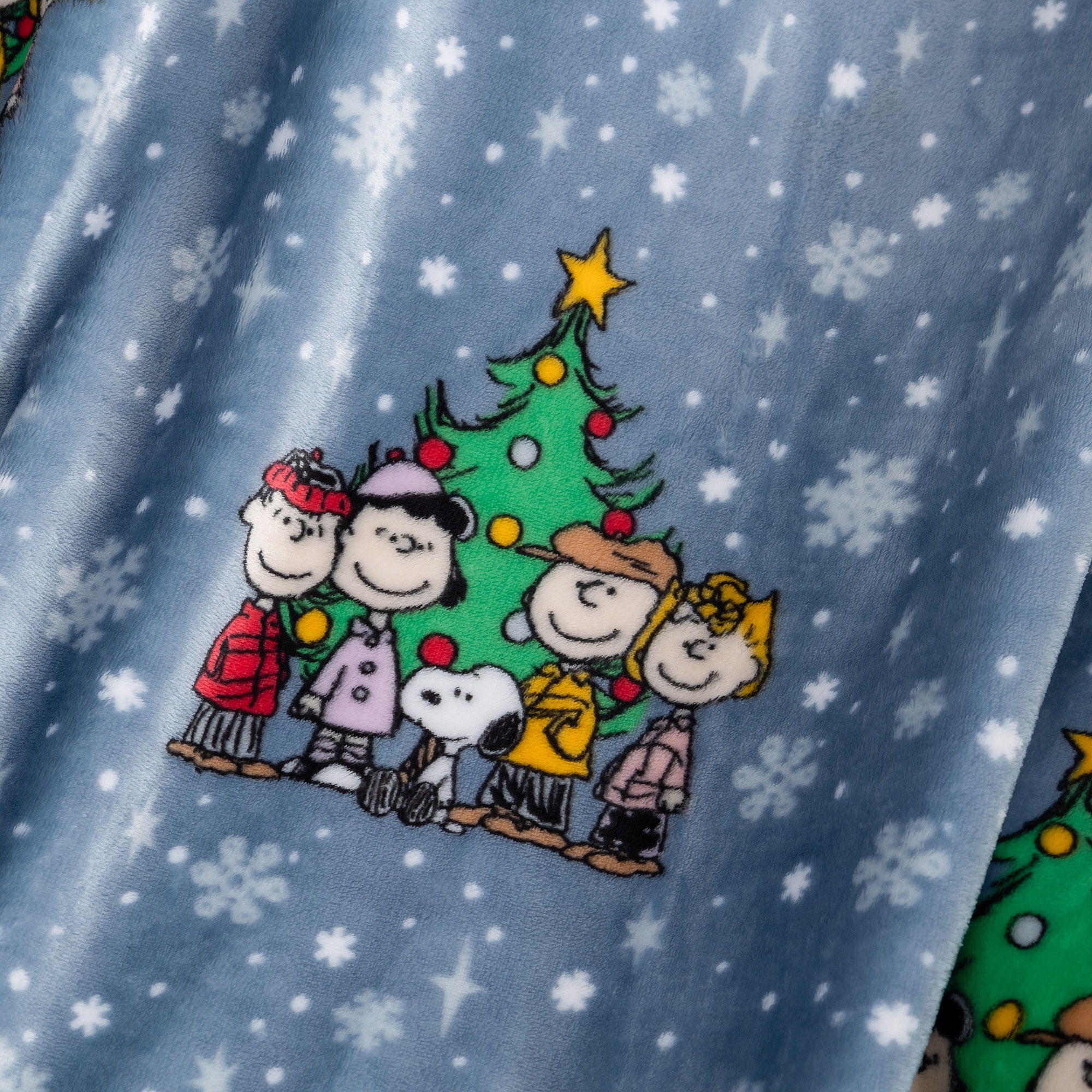 Berkshire Blankets Peanuts Christmas Throw - TSC.ca