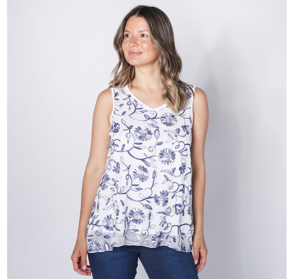 Hailey Lyn V-Neck Embroidery Top - TSC.ca