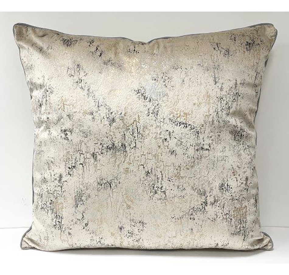 Lady Sandra Lapo 18" x 18" Velvet Cushion - TSC.ca