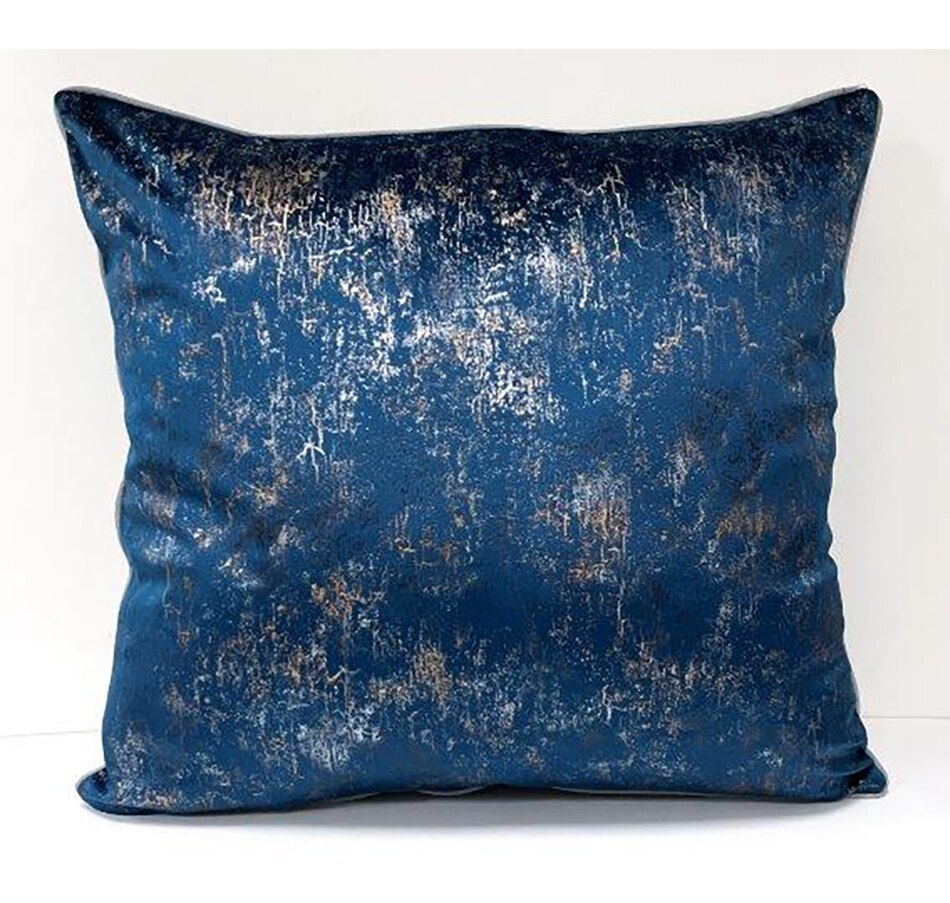 Lady Sandra Lapo 18" x 18" Velvet Cushion - TSC.ca
