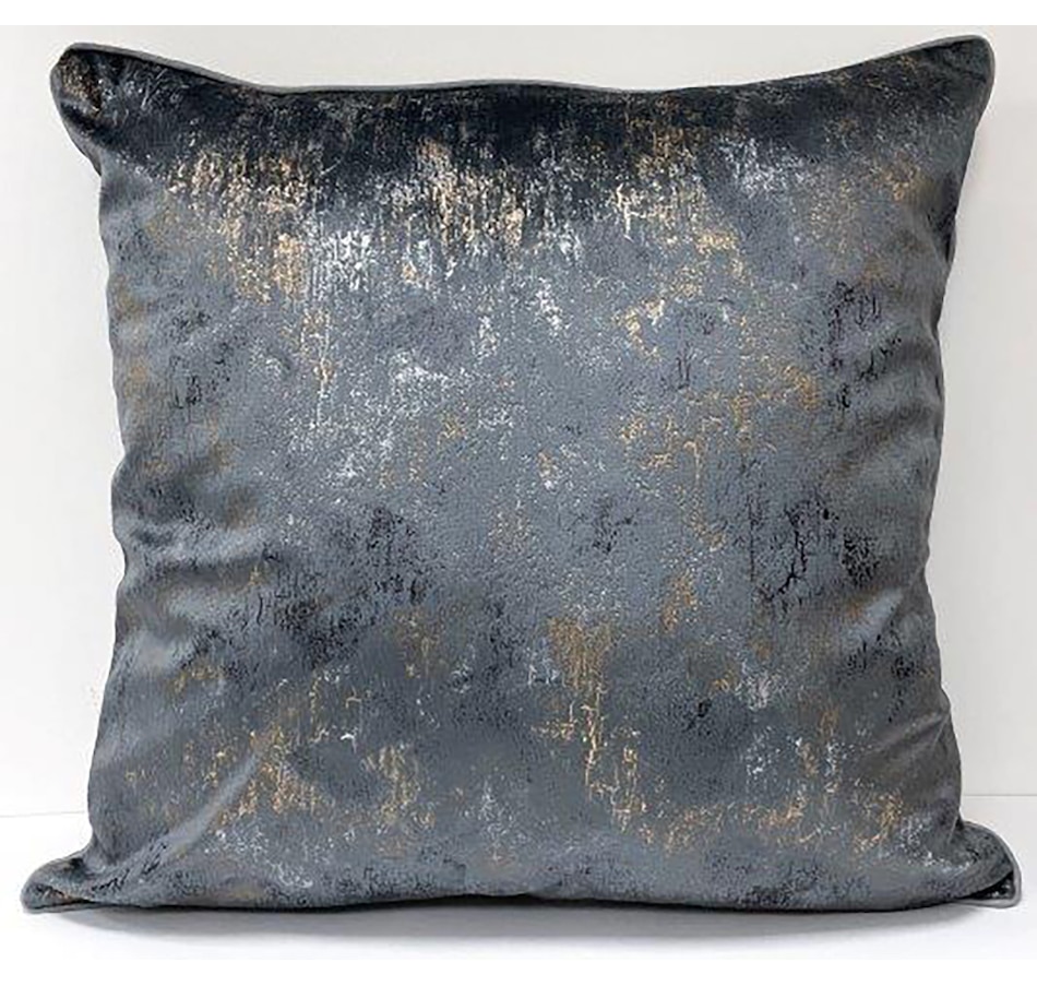Lady Sandra Lapo 18" x 18" Velvet Cushion - TSC.ca