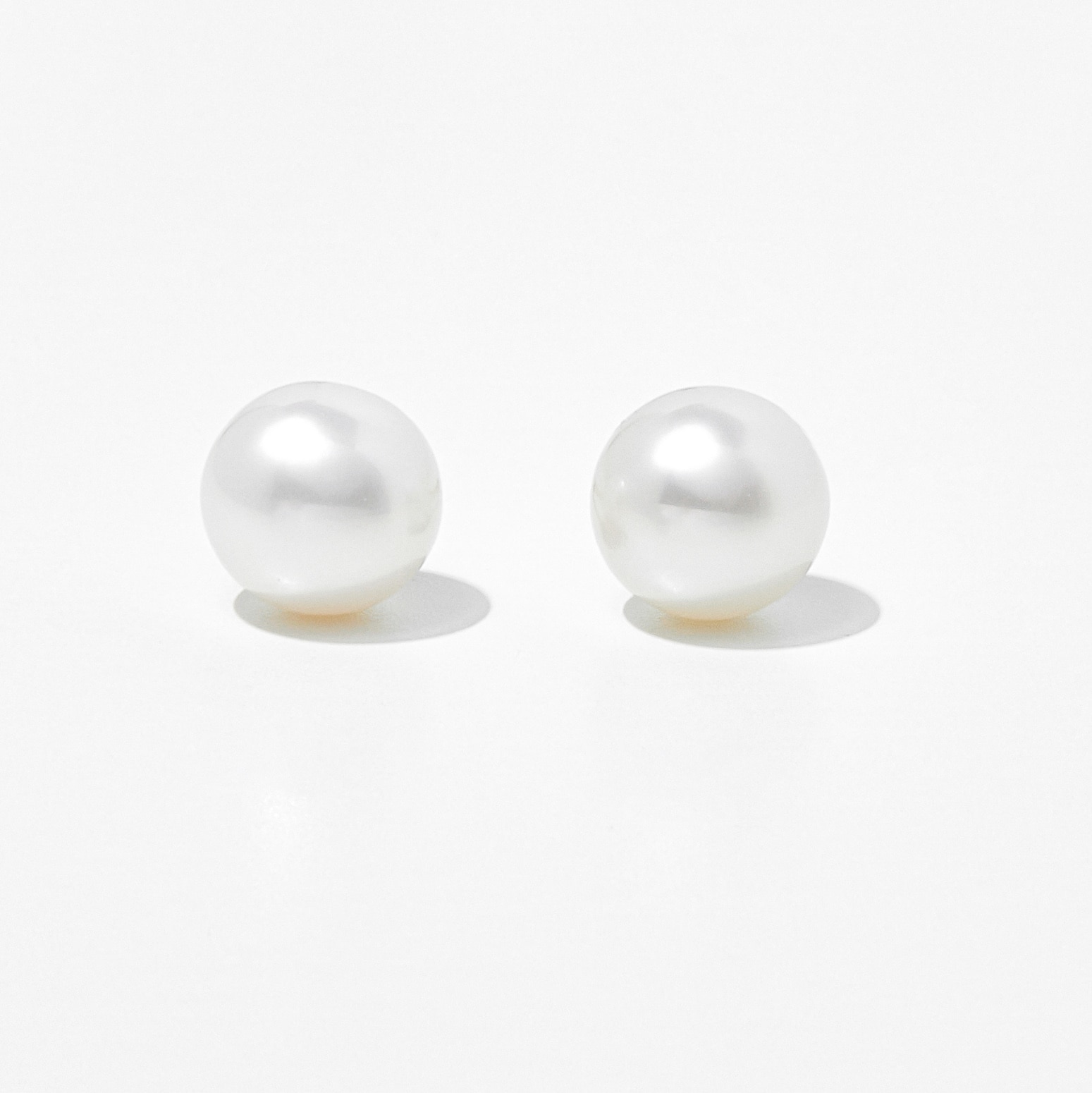 Mizuki 14kt yellow gold pearl stud earrings women Akoya Pearl 14kt Gold One Size